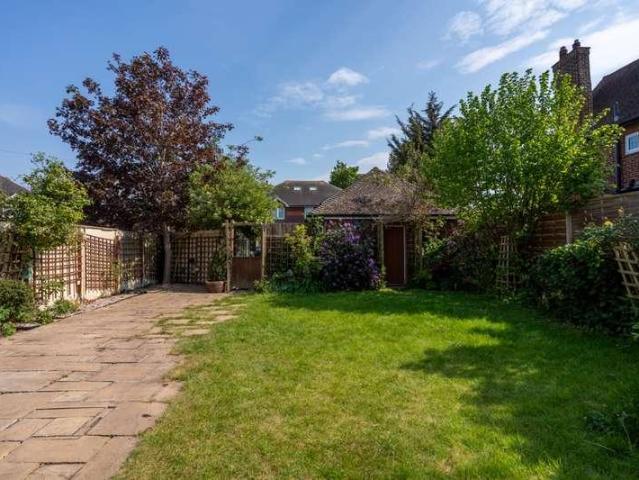 5 bed house for sale