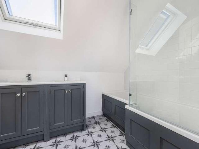 5 bed house for sale