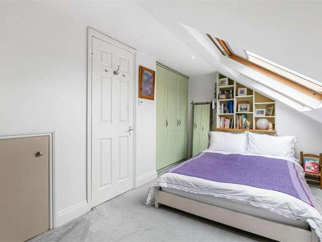 5 bed house for sale