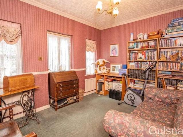 5 bed house for sale