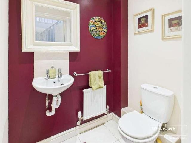 5 bed house for sale