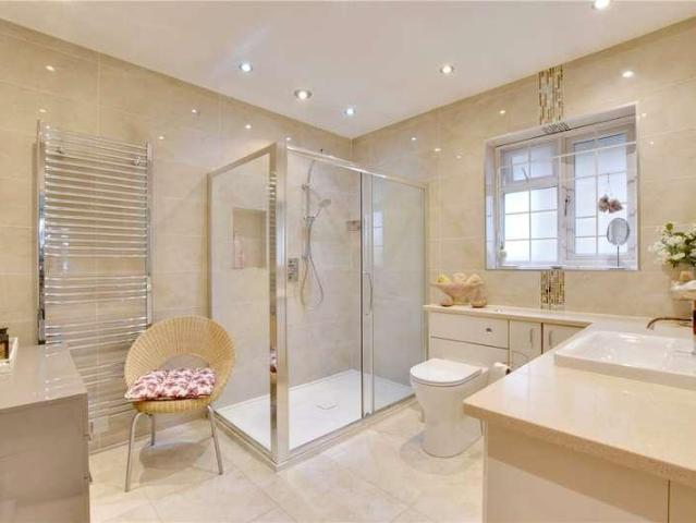 5 bed house for sale