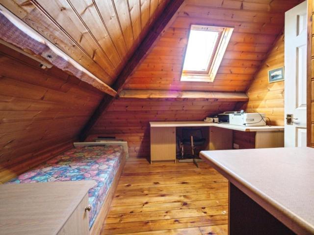 5 bed house for sale