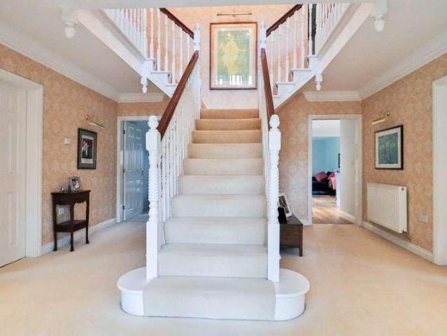 5 bed house for sale