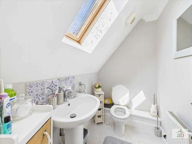5 bed house for sale