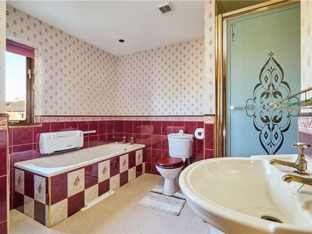 5 bed house for sale