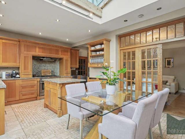 5 bed house for sale