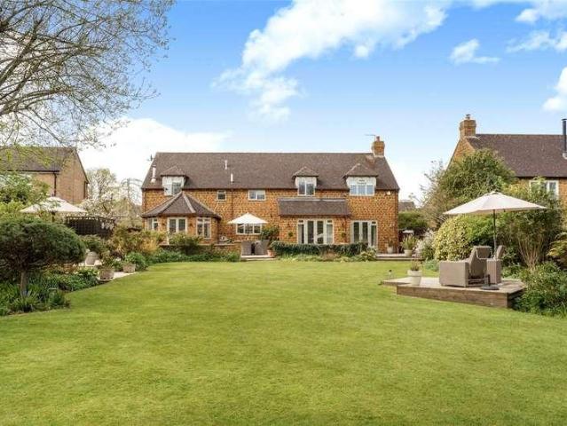 5 bed house for sale