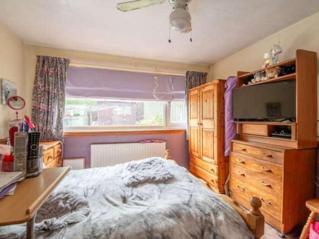 5 bed house for sale