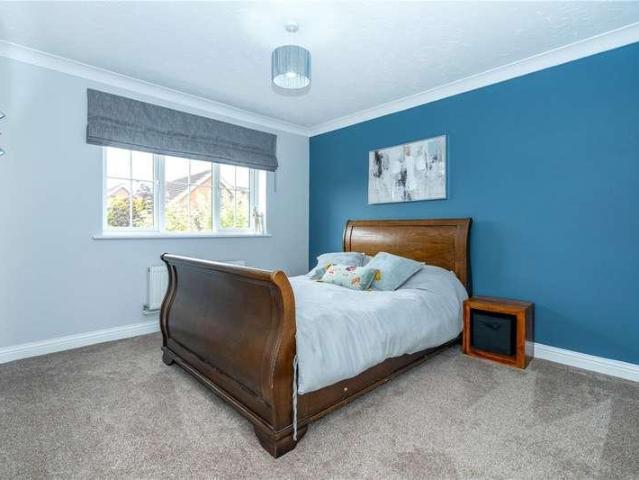 5 bed house for sale