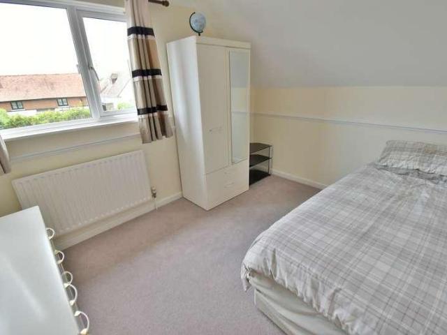 5 bed house for sale