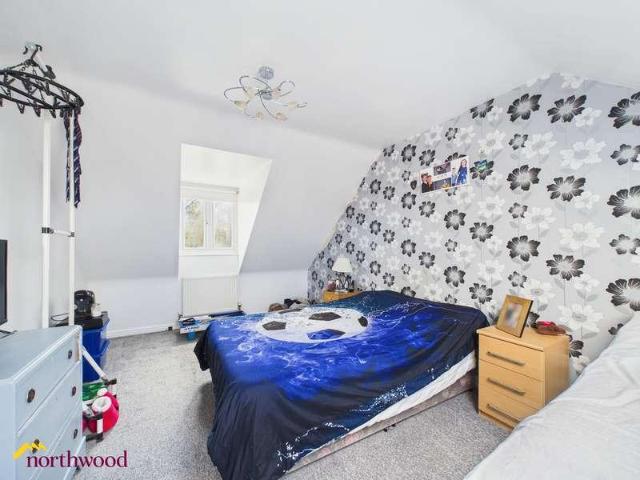 5 bed house for sale
