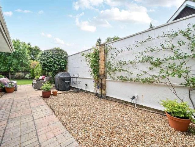 5 bed house for sale