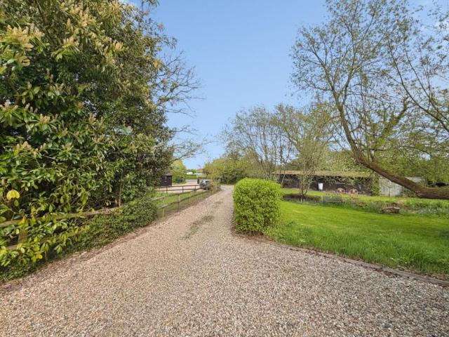5 bed house for sale