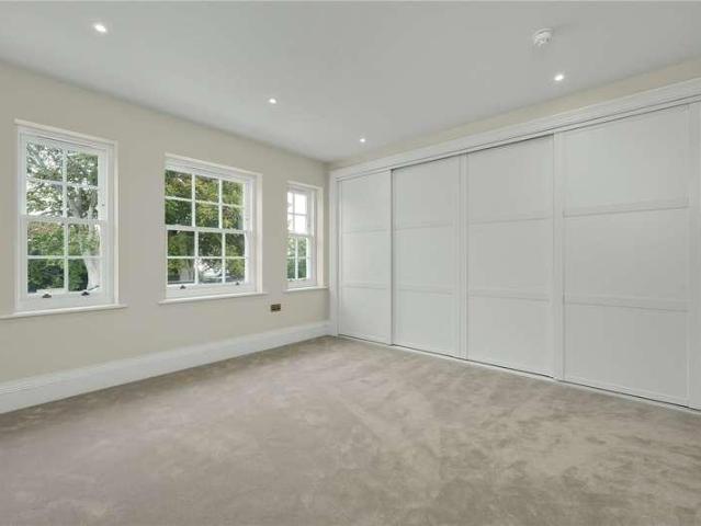 5 bed house for sale