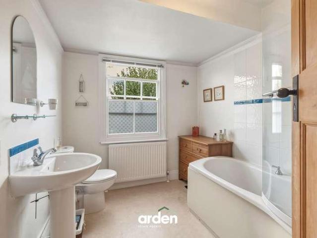5 bed house for sale