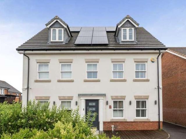 5 bed house for sale