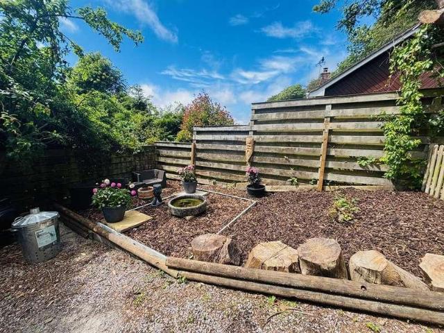 5 bed house for sale