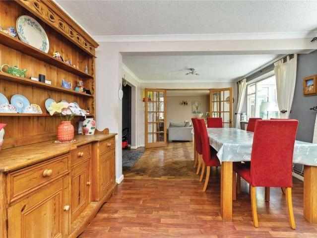 5 bed house for sale