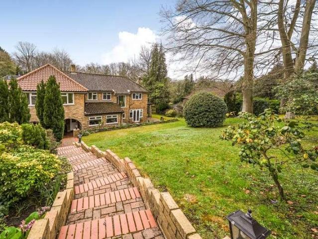 5 bed house for sale