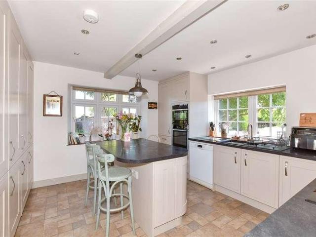 5 bed house for sale