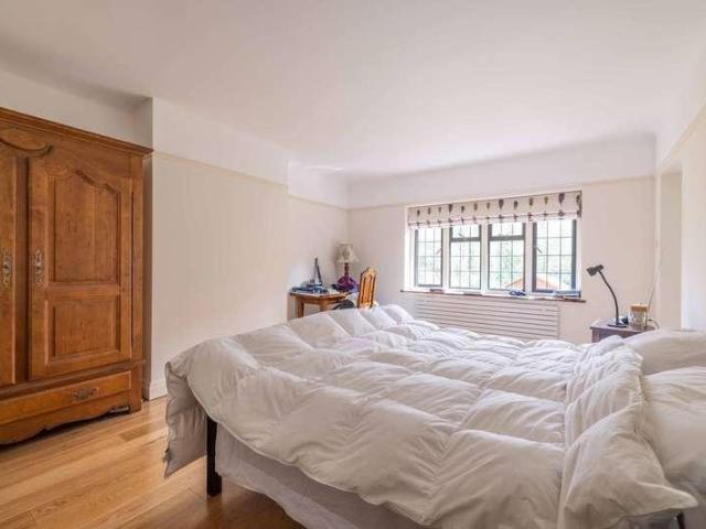 5 bed house for sale