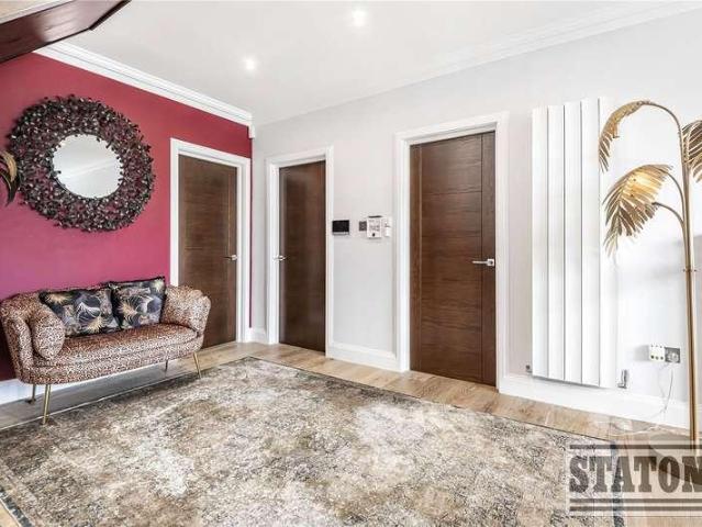 5 bed house for sale