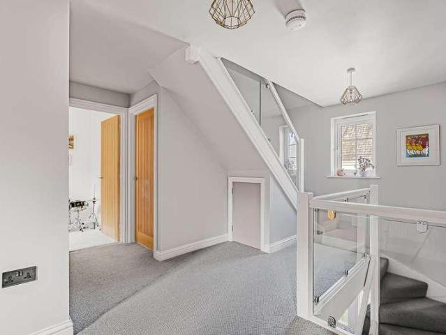5 bed house for sale