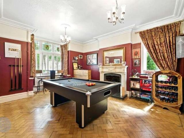 5 bed house for sale