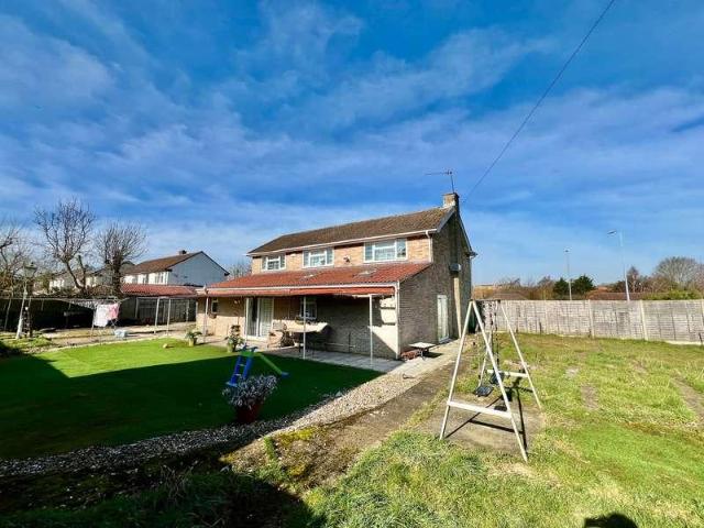 5 bed house for sale