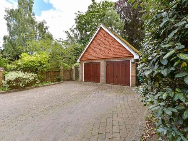 5 bed house for sale