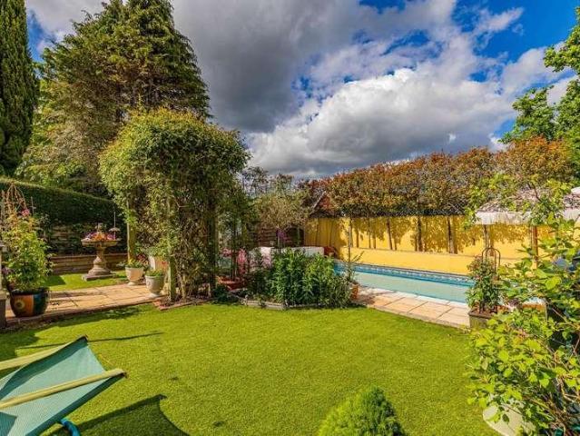 5 bed house for sale