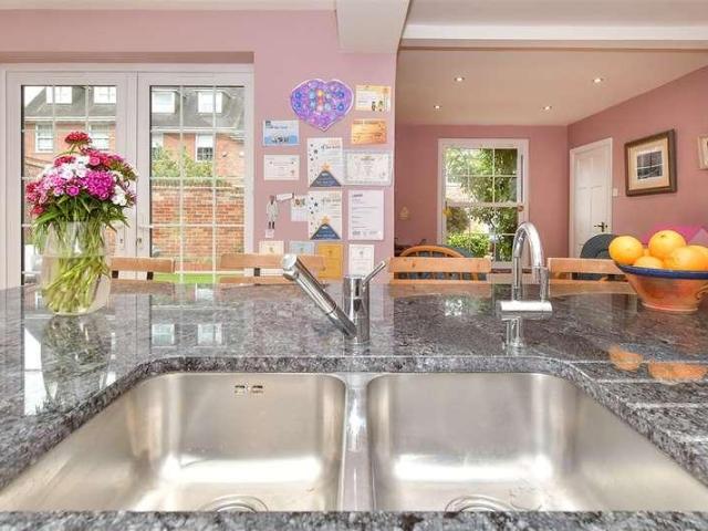 5 bed house for sale