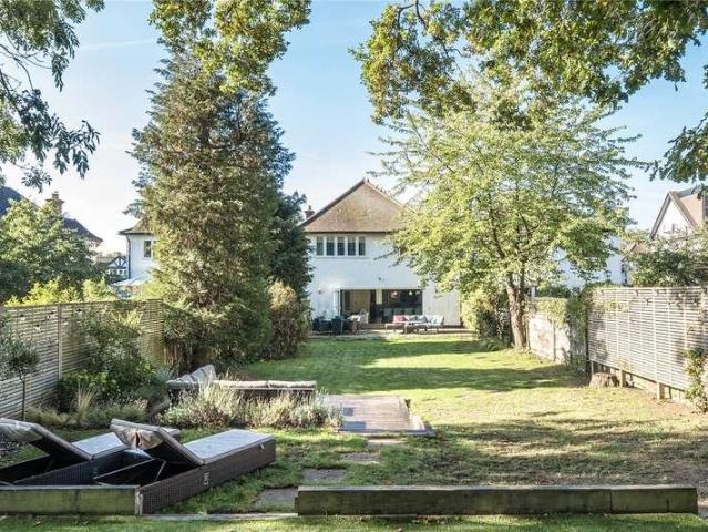 5 bed house for sale
