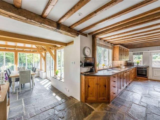 5 bed house for sale