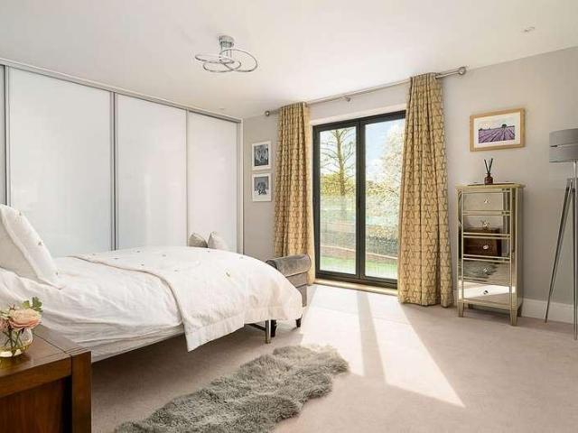 5 bed house for sale