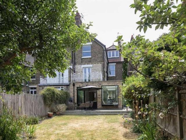 5 bed house for sale