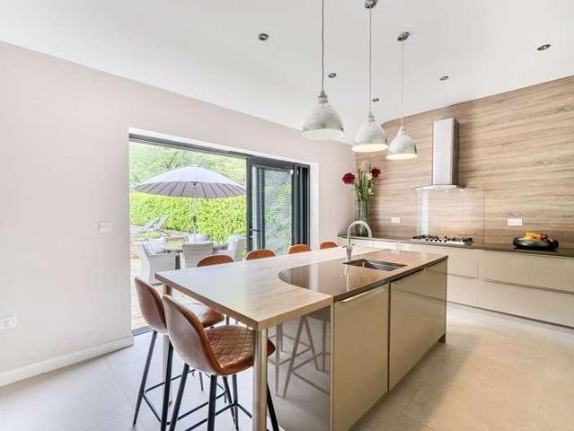 5 bed house for sale
