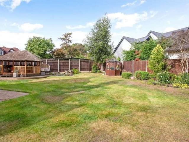5 bed house for sale