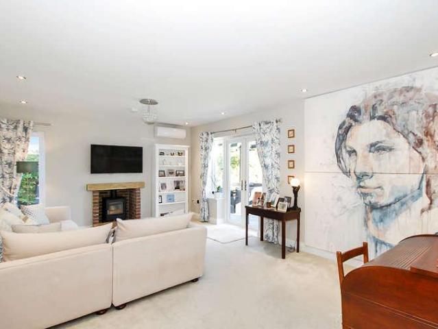 5 bed house for sale