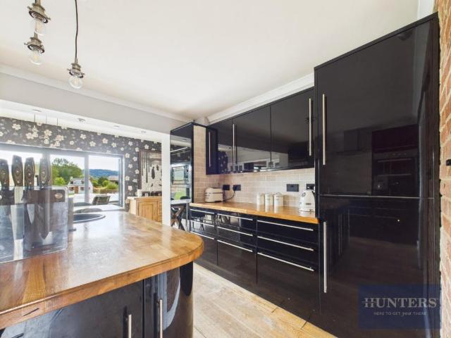 5 bed house for sale