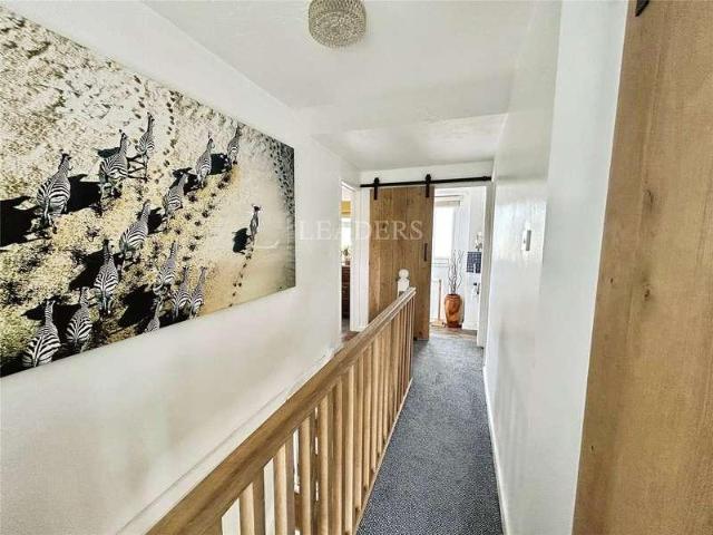 5 bed house for sale