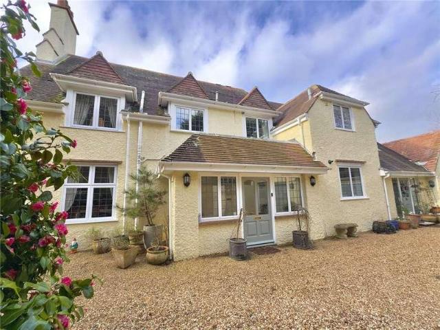 5 bed house for sale