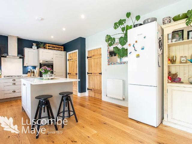 5 bed house for sale