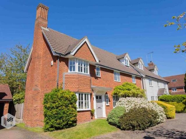 5 bed house for sale