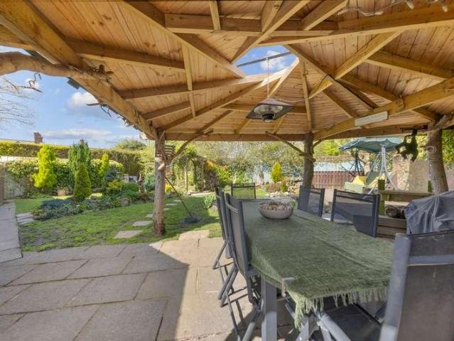 5 bed house for sale