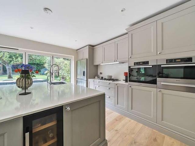 5 bed house for sale