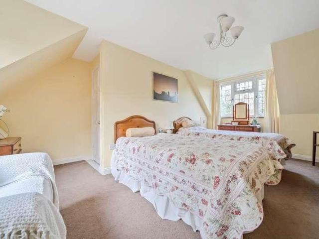 5 bed house for sale