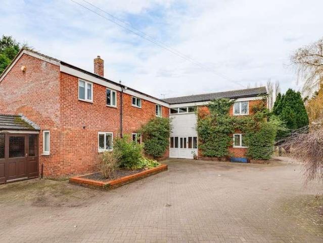 5 bed house for sale