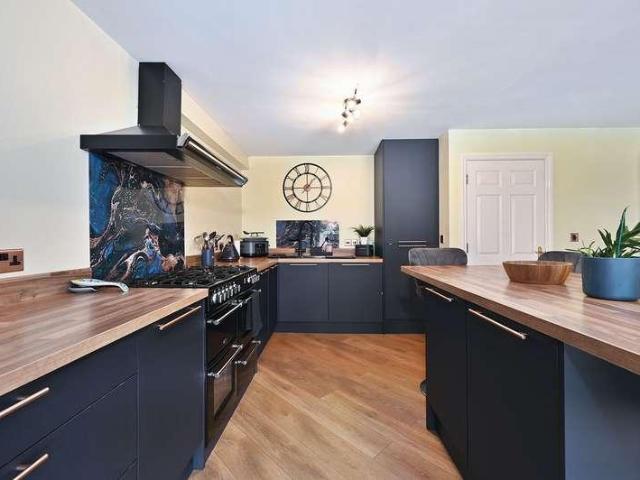 5 bed house for sale